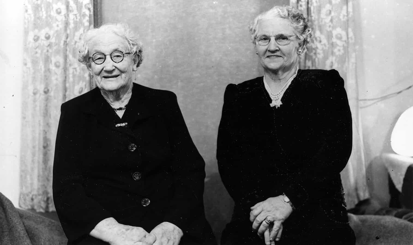 Peterborough residents Mrs Lang and her sister, c. 1940s | Lionel Noble ...