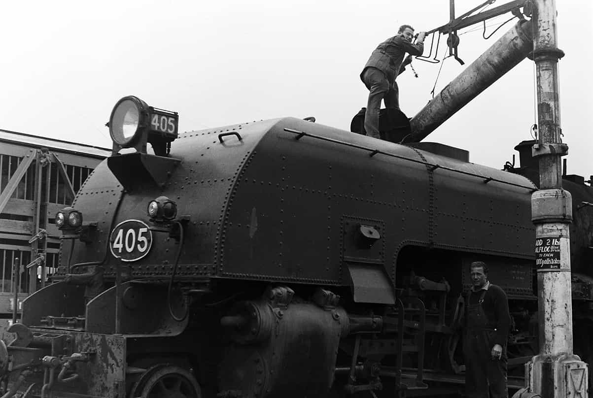 400 Class locomotive 405 taking on water at Jamestown, 1962 ...