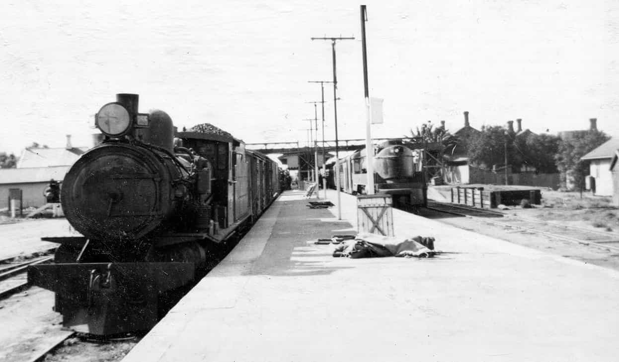 T Class locomotive 255 and 520 Class at the Terowie passenger platform ...